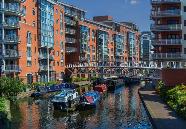 Ultimate Guide from Birmingham to London Train | CuddlyNest